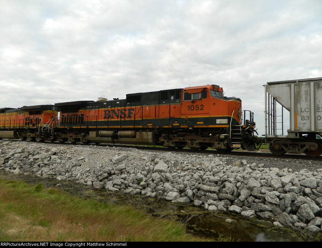 BNSF 1052